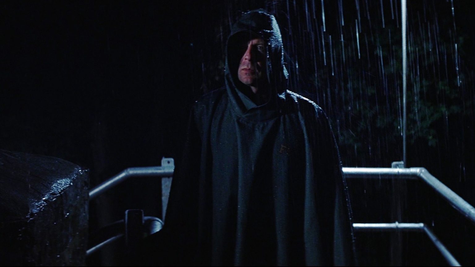 Unbreakable (2000) – The Goods: Film Reviews